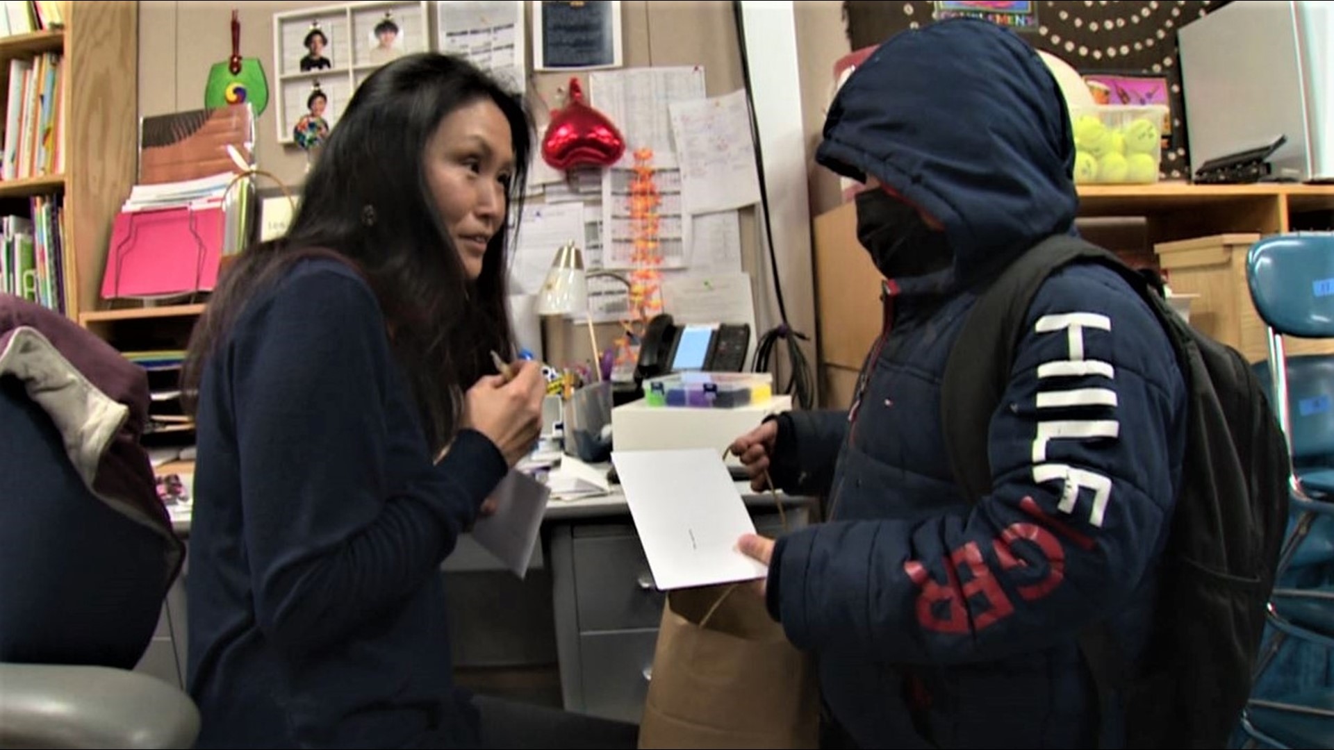 Teachers surprise student who's written them 100s of notes | thv11.com