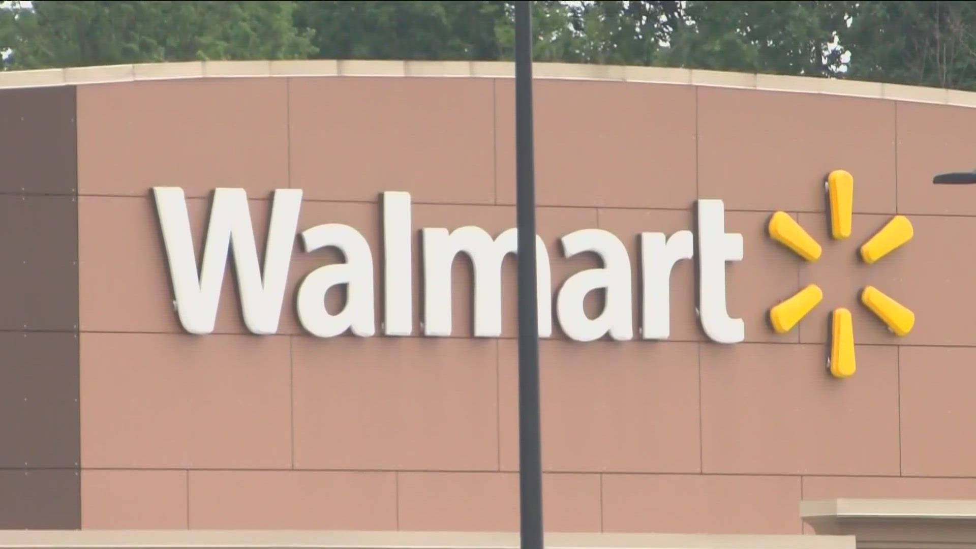 Walmart will raise starting pay for store managers | thv11.com