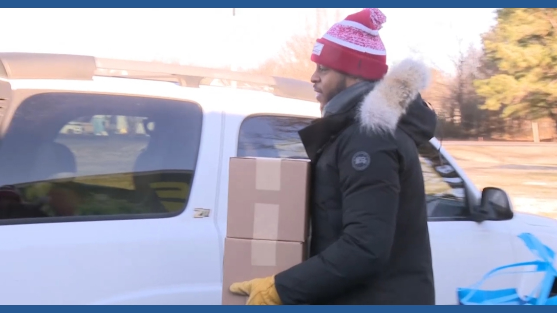 Hogs WR Monte Harrison teams up with UnitedHealthcare to help local ...