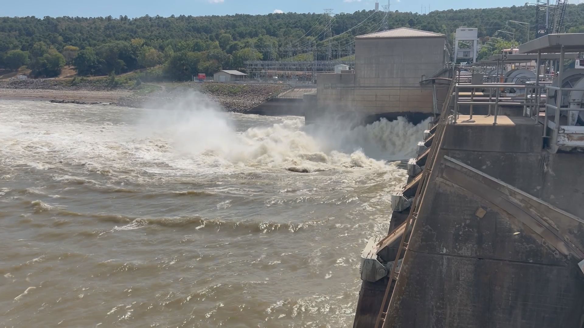 Due to miter gate damage, USACE closes the Dardanelle Lock | thv11.com