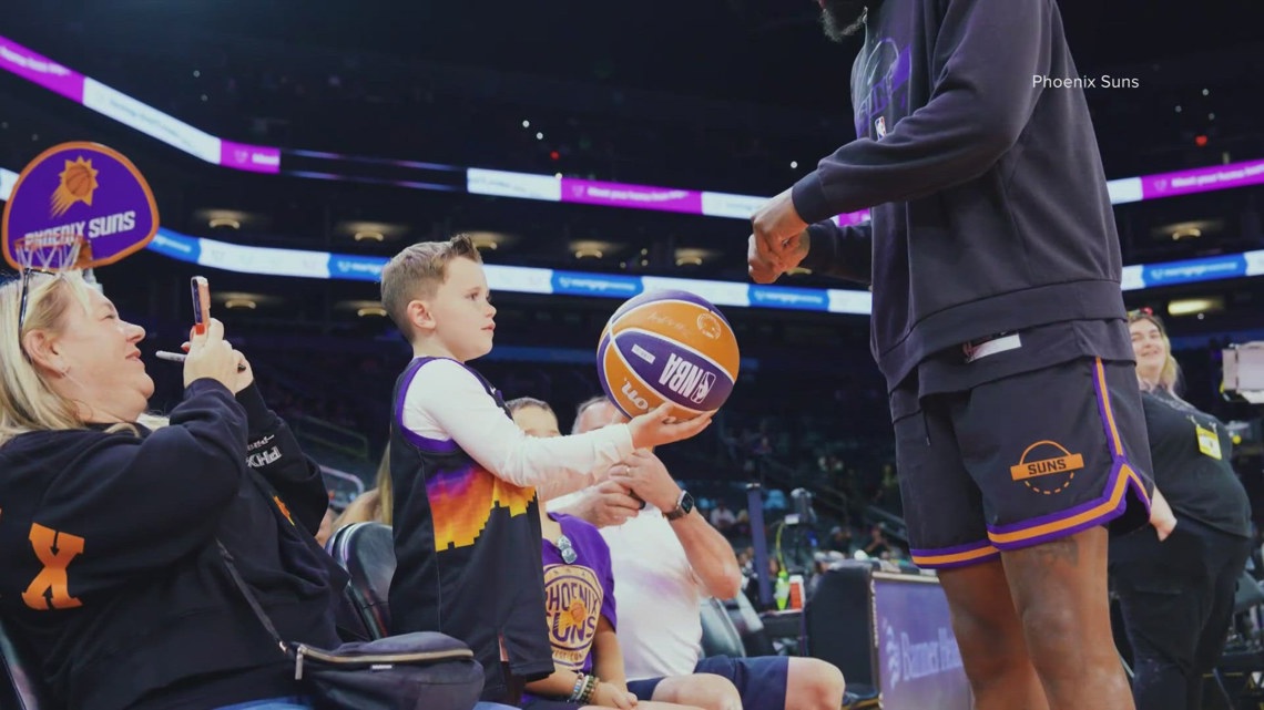 A boy asked Phoenix Suns Devin Booker to help celebrate his brother's ...