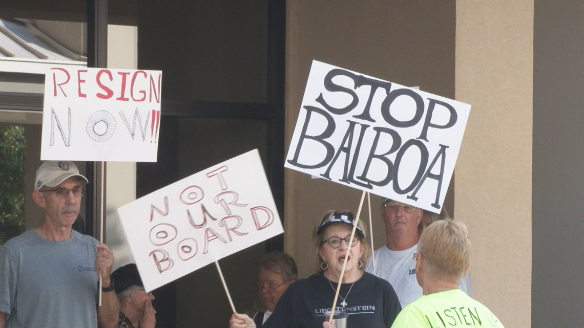 Angry property owners protest Hot Springs Village plans | thv11.com