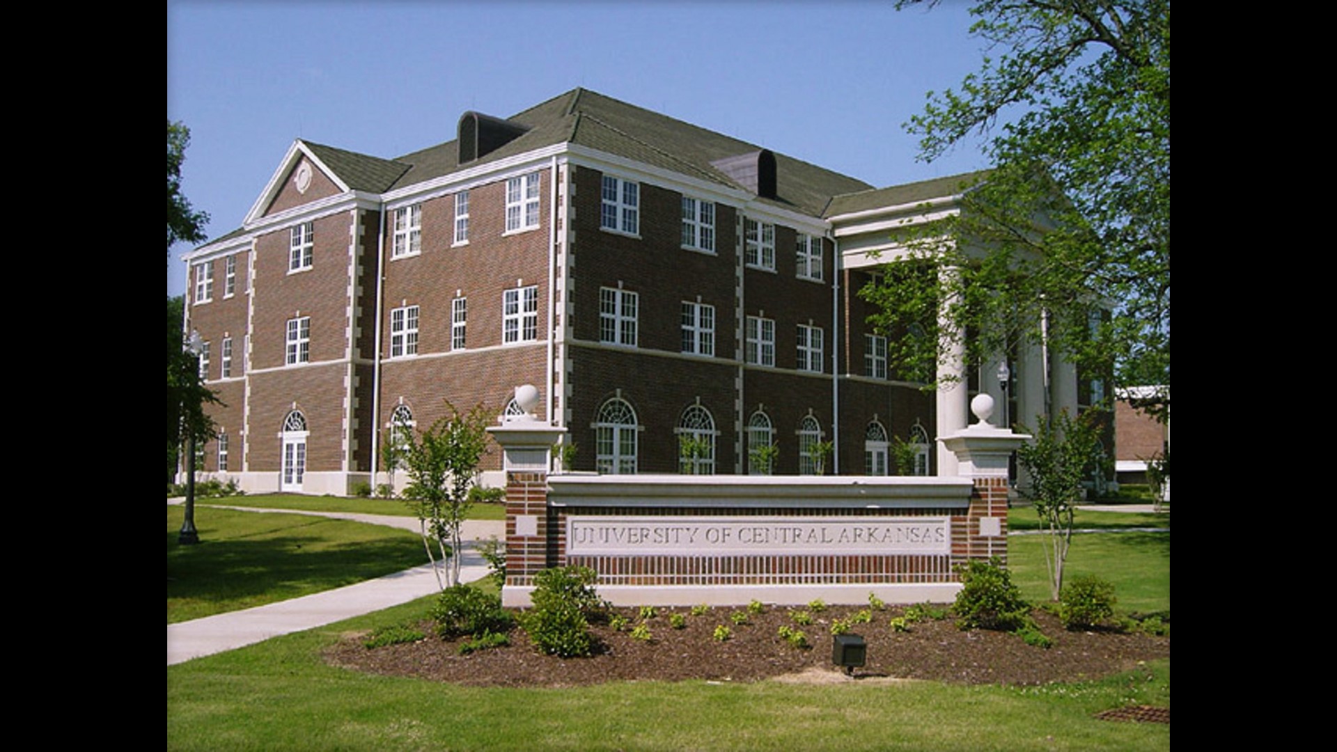 Buzzfeed names UCA most beautiful college campus in Arkansas | thv11.com