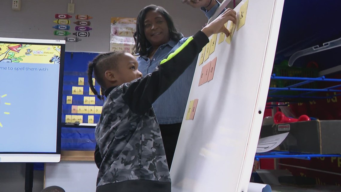 Emmy winner LeVar Burton visits Arkansas elementary school | thv11.com
