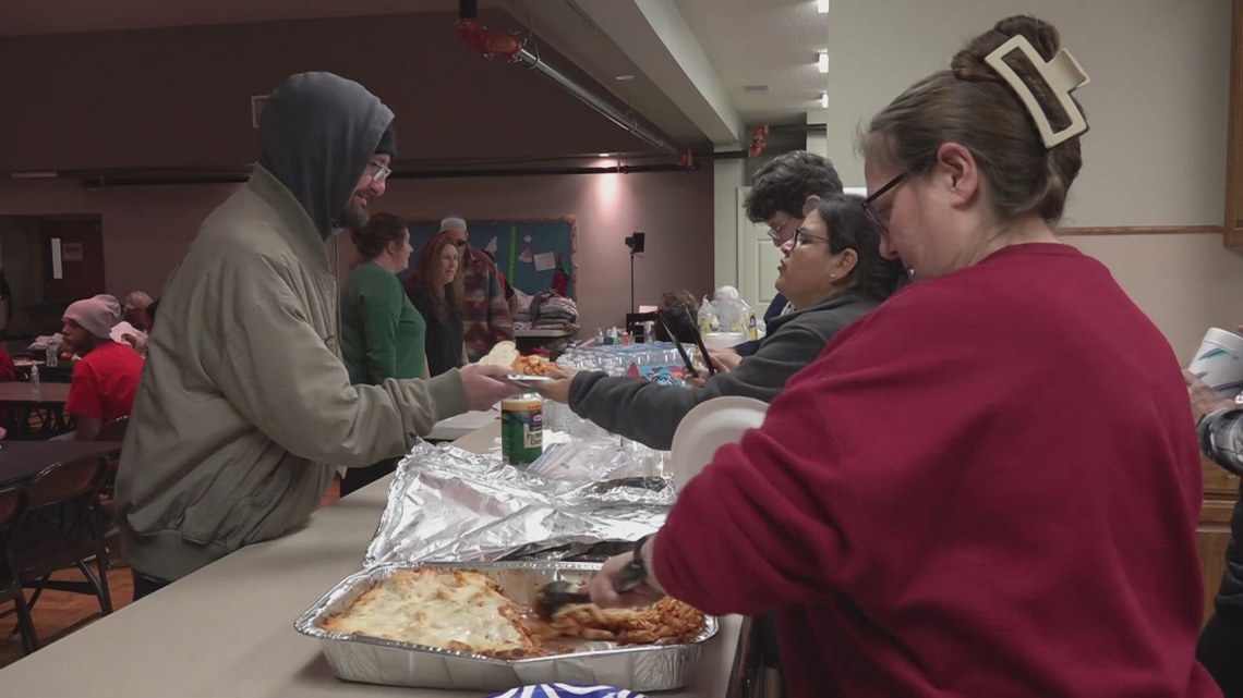 Volunteers come together to help Hot Springs community escape cold ...