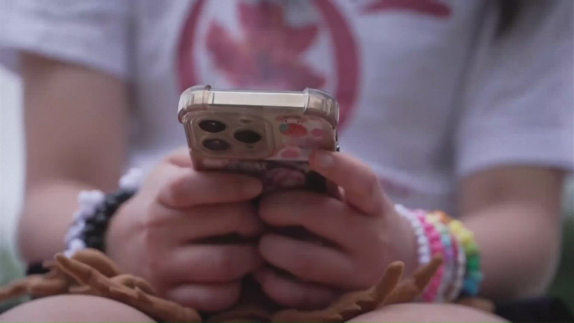 Studies show social media for kids can be as dangerous as smoking ...
