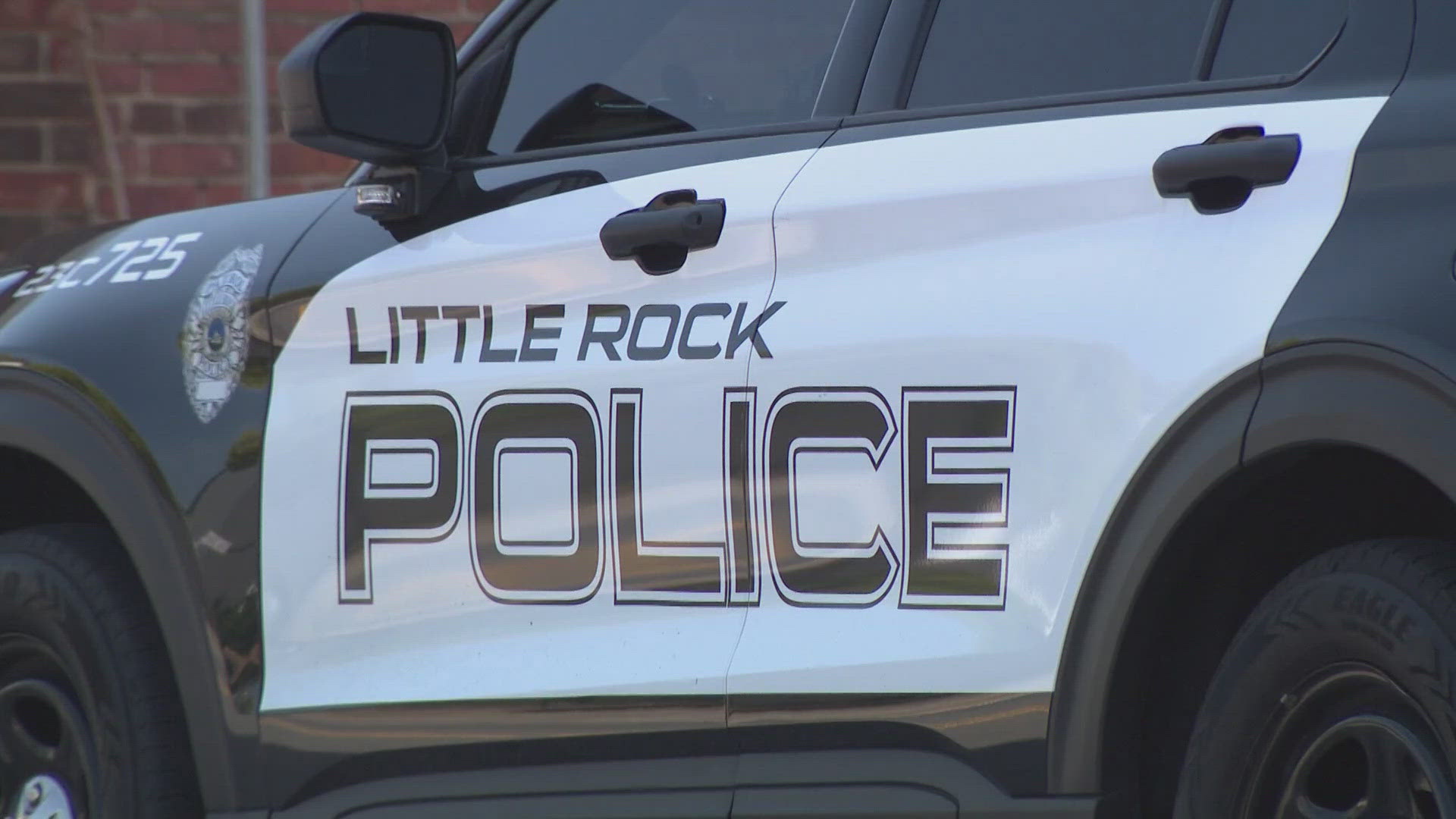 Little Rock police investigate deadly Broadway Street shooting | thv11.com