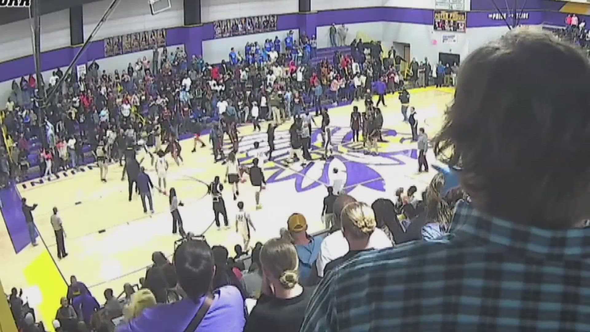 Multiple arrested after fight at Arkansas high school basketball game ...