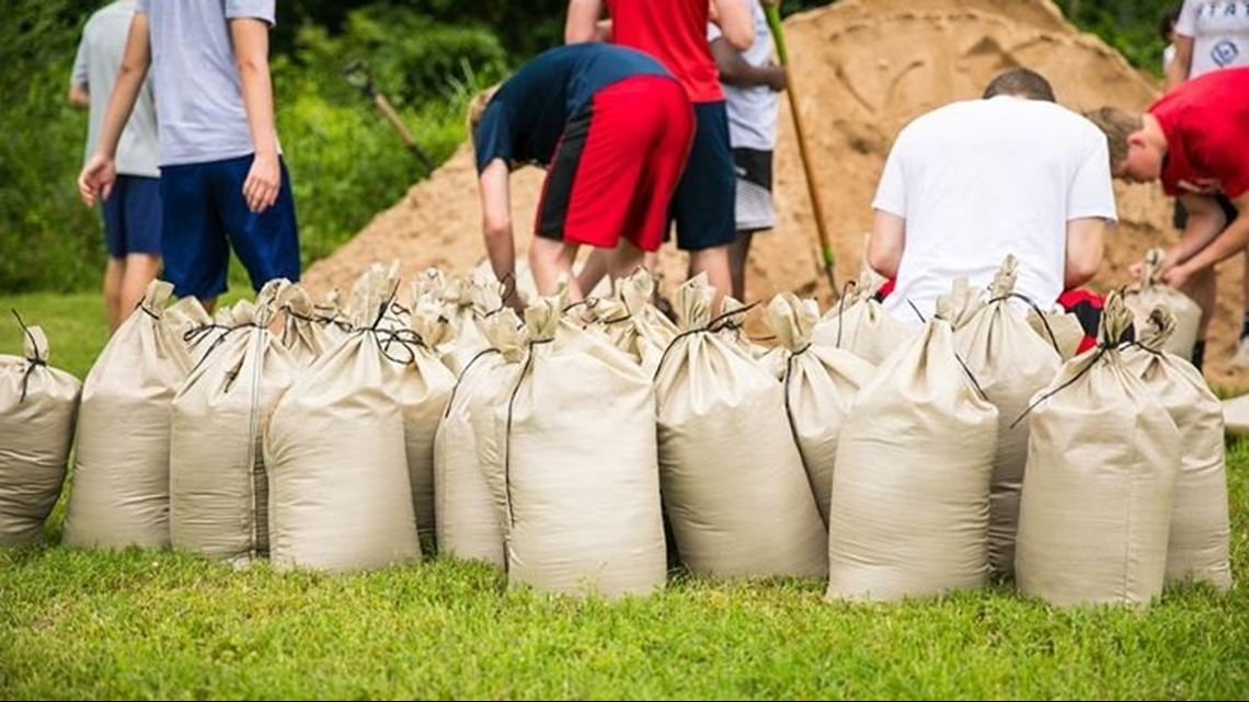 Volunteers, residents begin sandbagging efforts across central Arkansas ...