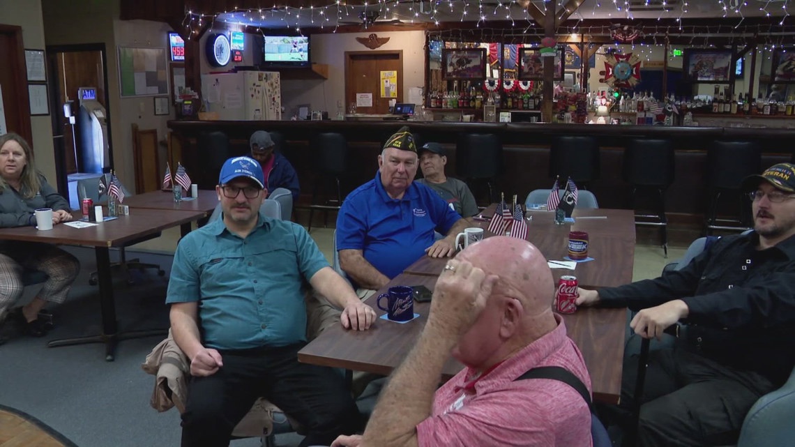 Servicemembers give back to veterans, families during holidays | thv11.com