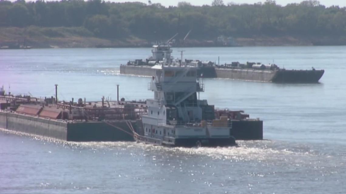 Mississippi River’s record-low levels impacting barges | thv11.com