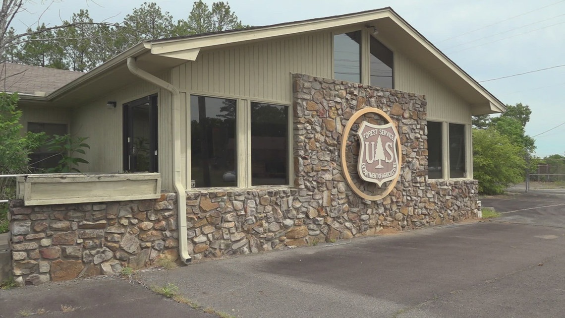 Rep. French Hill pushing to give unused federal building to Perry ...