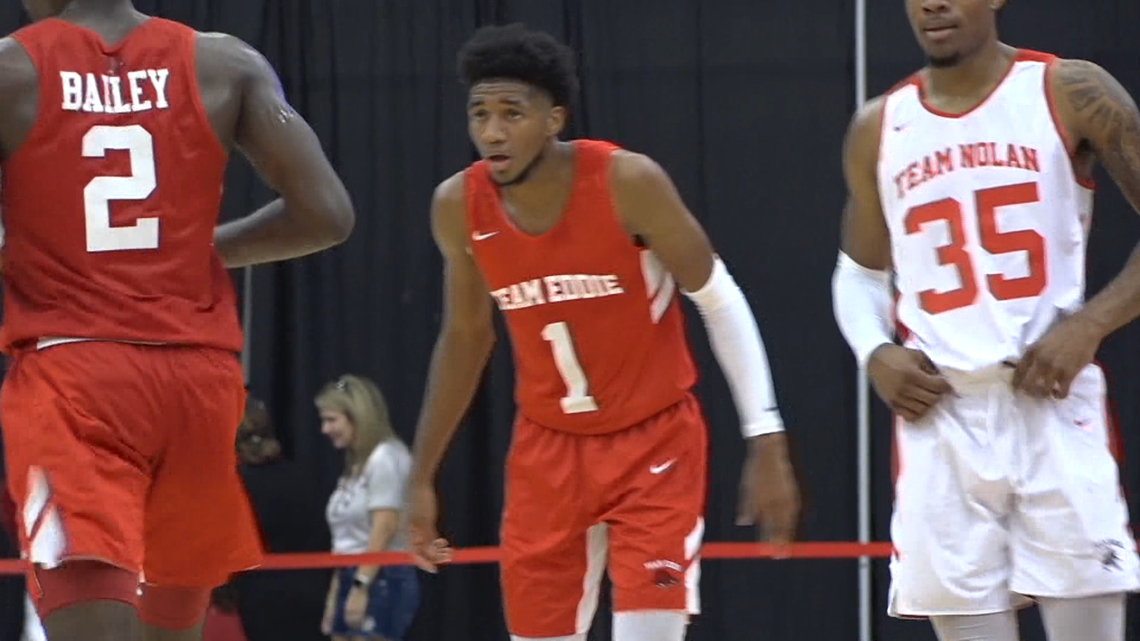 Arkansas basketball plays in front of packed arena as 'Red' takes down ...