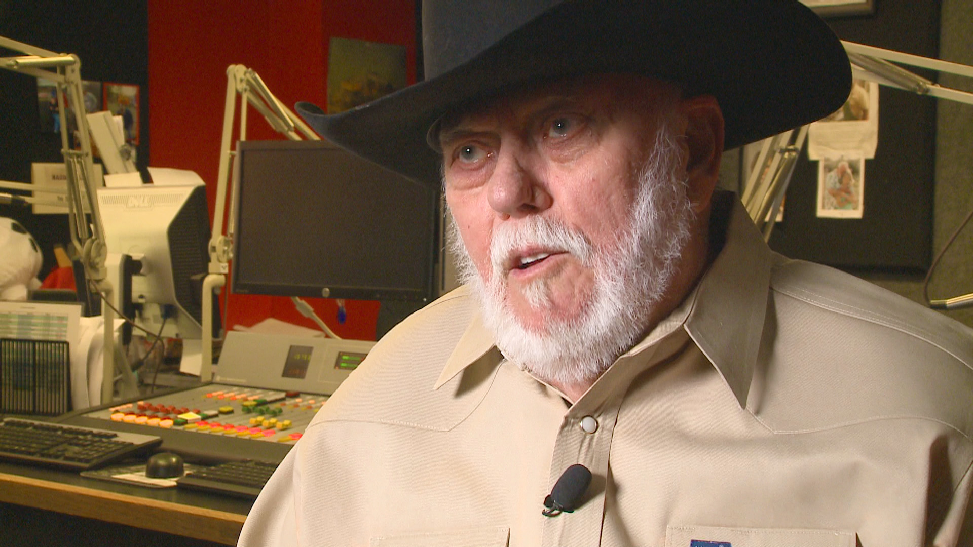 Bob Robbins is Santa's helper this time of year | thv11.com