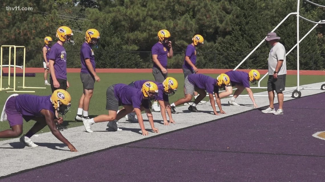 LR Catholic Rockets take off in 2022 football season | thv11.com