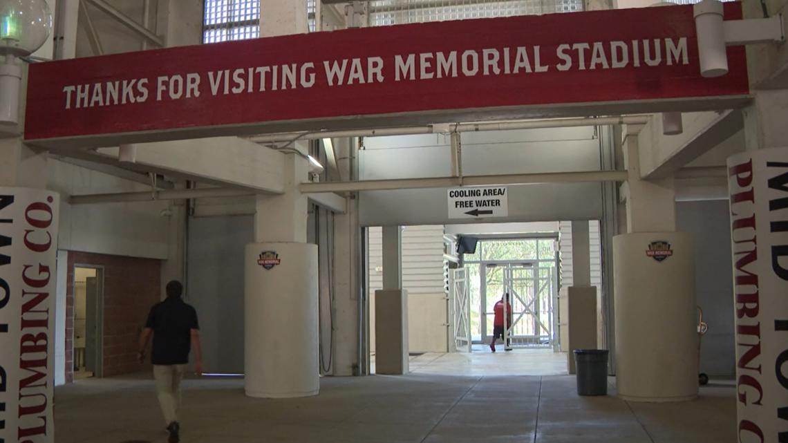 War Memorial Stadium preps ahead of Hogs football season opener | thv11.com