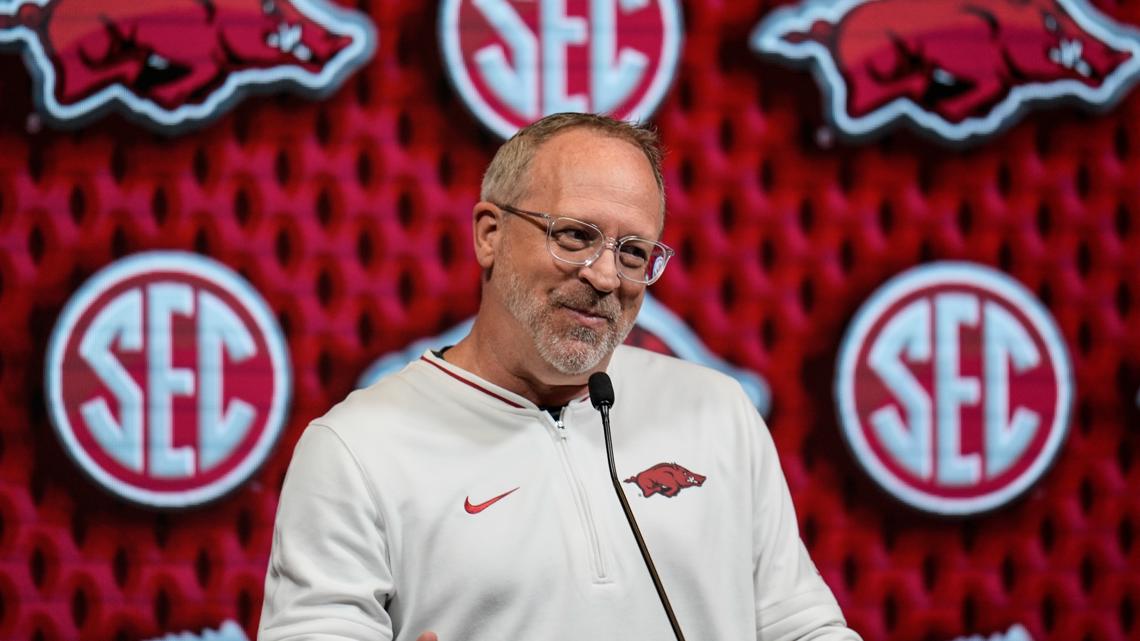 Arkansas women's basketball coach Mike Neighbors leaves team | thv11.com