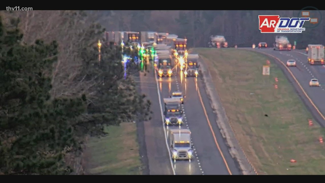 Overturned semi truck blocking I-30 near Malvern | thv11.com