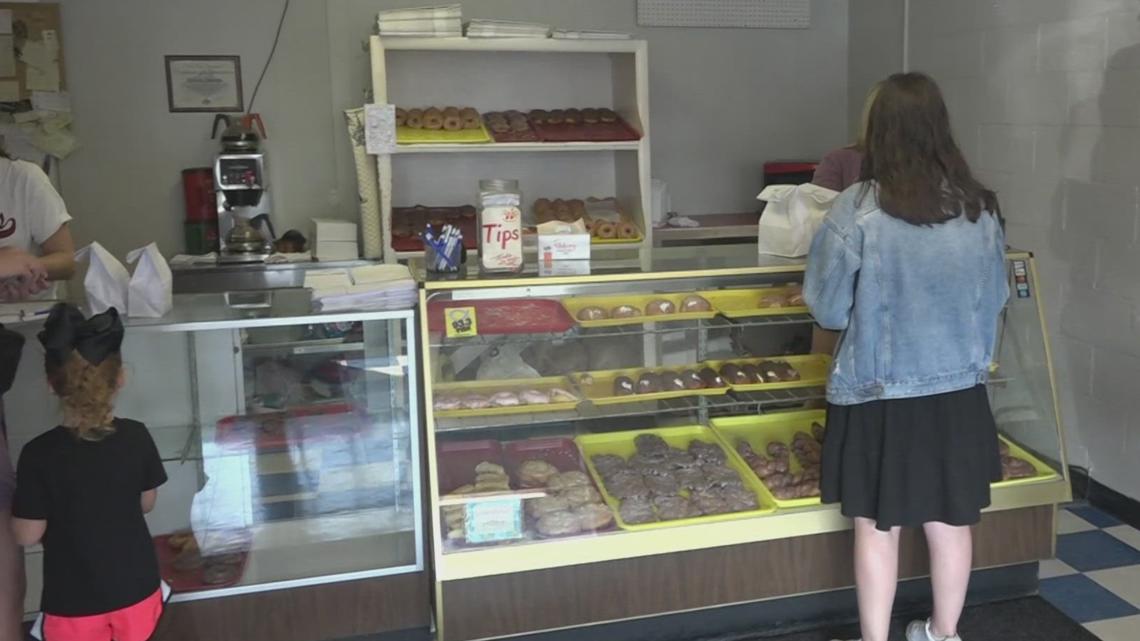 Owner of Dale's Donuts in Benton set to retire after decades of sweet ...