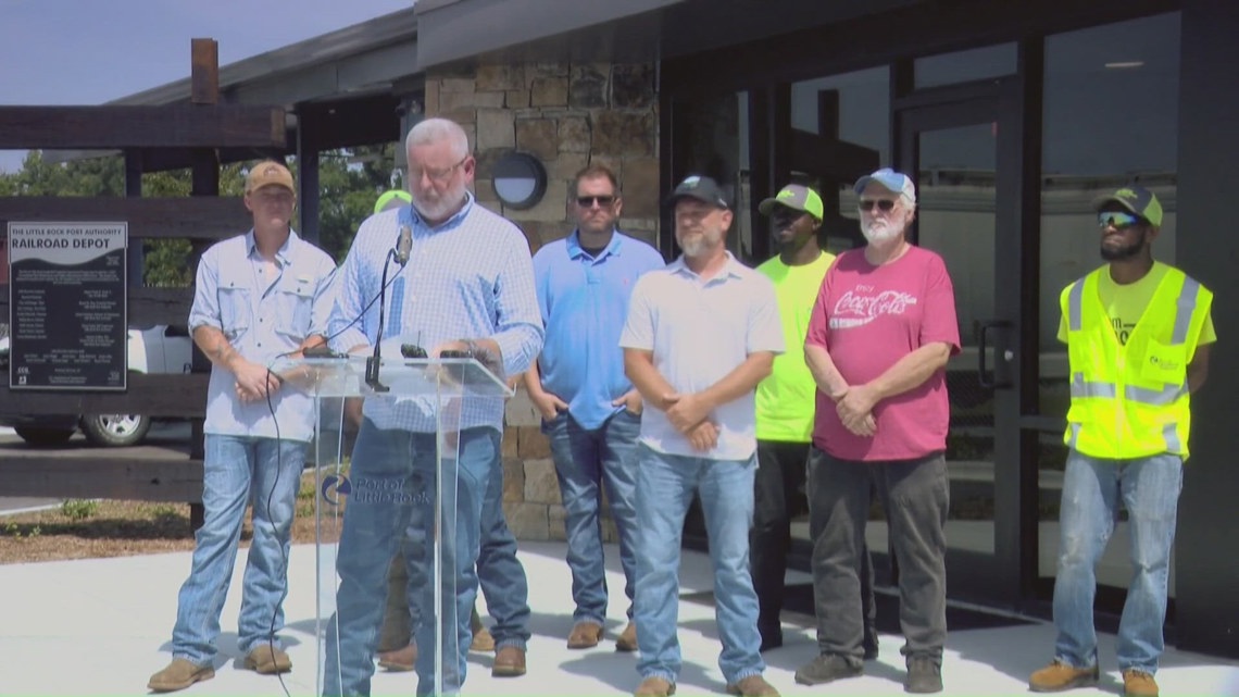 Little Rock leaders cut ribbon at new rail depot | thv11.com