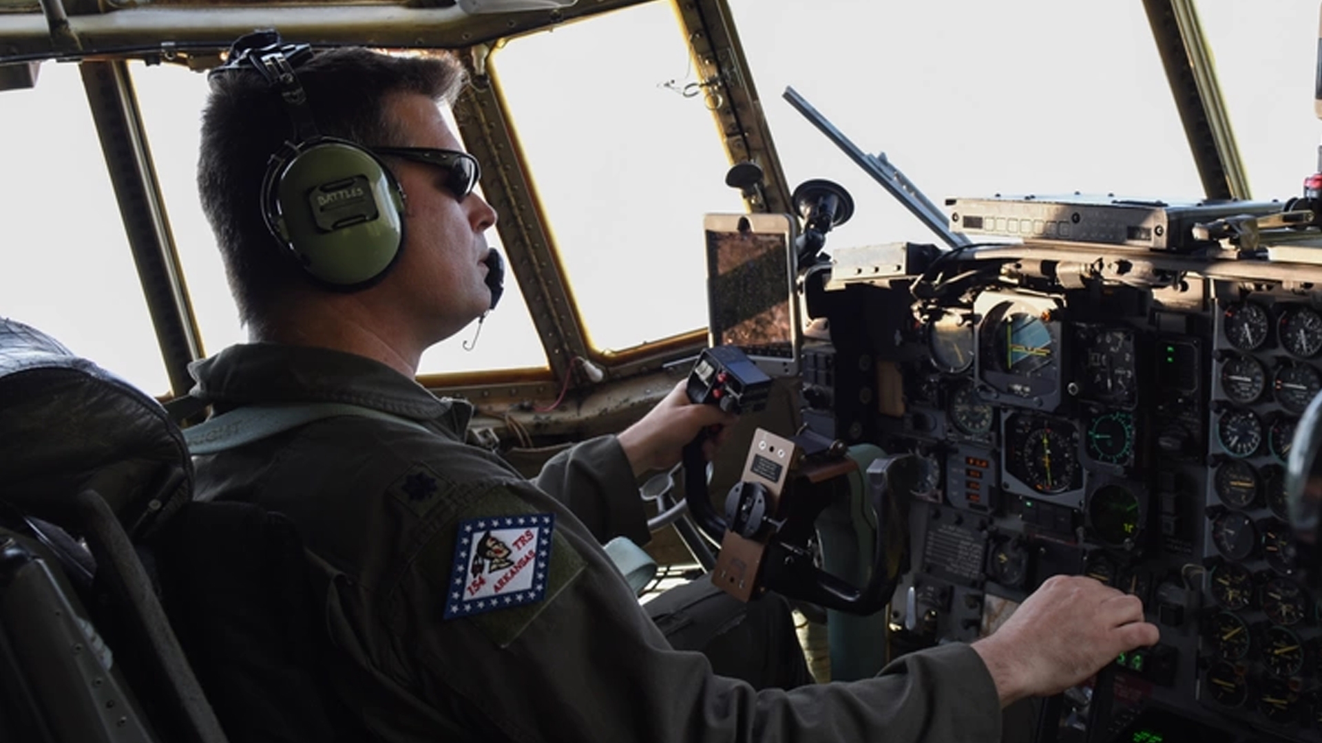 Military C-130 practice emergency landing on AR highway | thv11.com