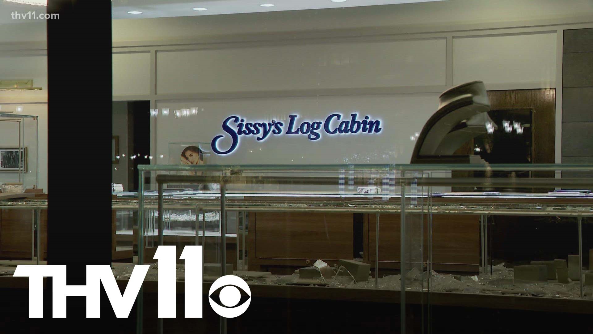 Smash-and-grab theft at Sissy’s Log Cabin in Promenade | thv11.com