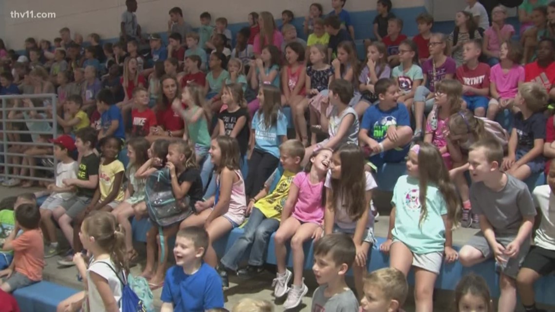 Ed Buckner drops in on Reading Roadtrip | thv11.com