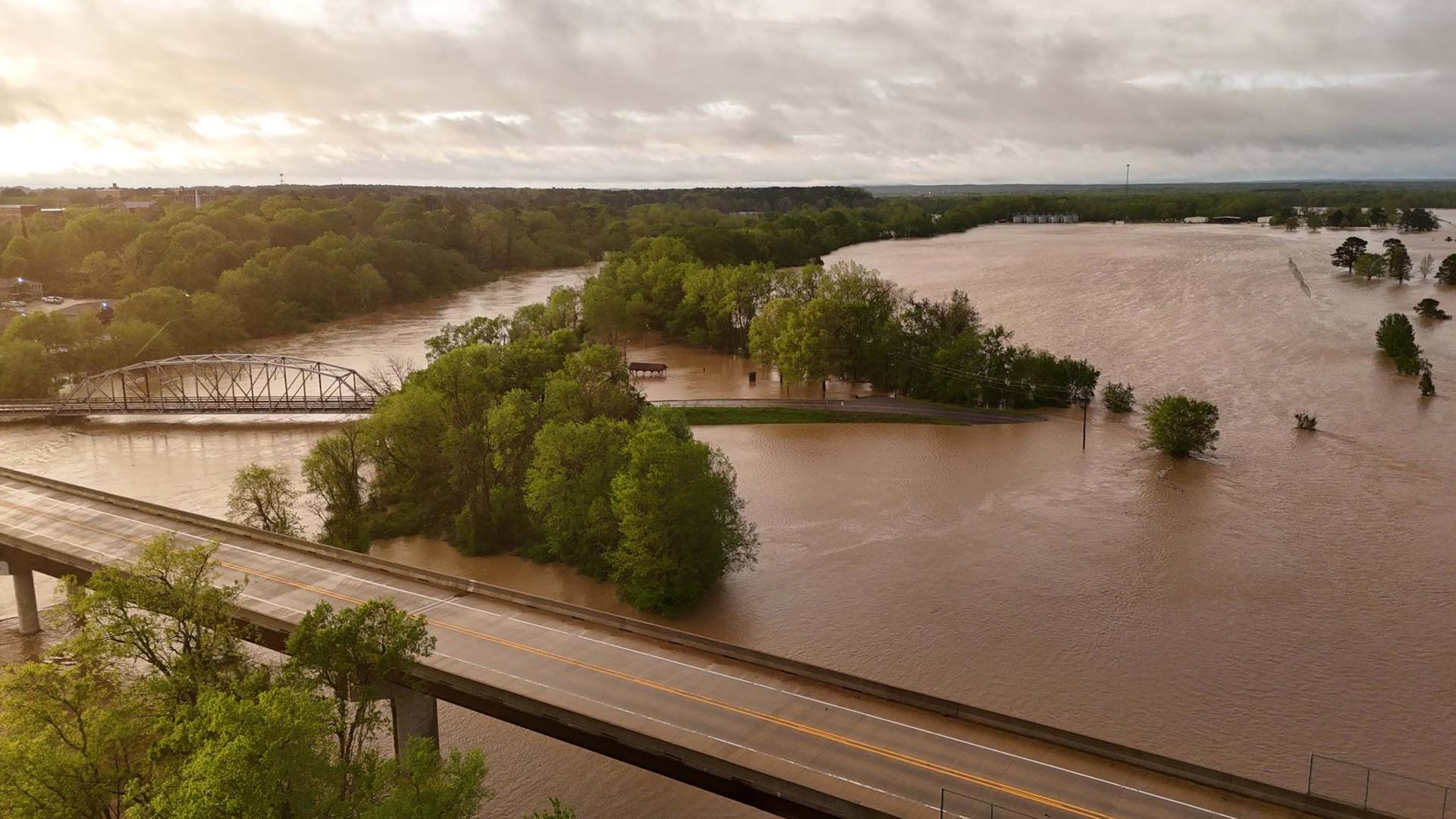 Heavy rains, floods cause some damage to Arkansas roadways | thv11.com