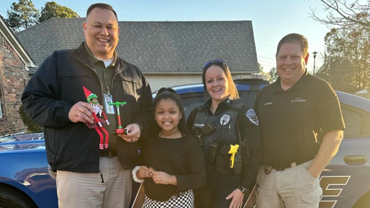 Bryant police officer helps little girl reunite with elf | thv11.com