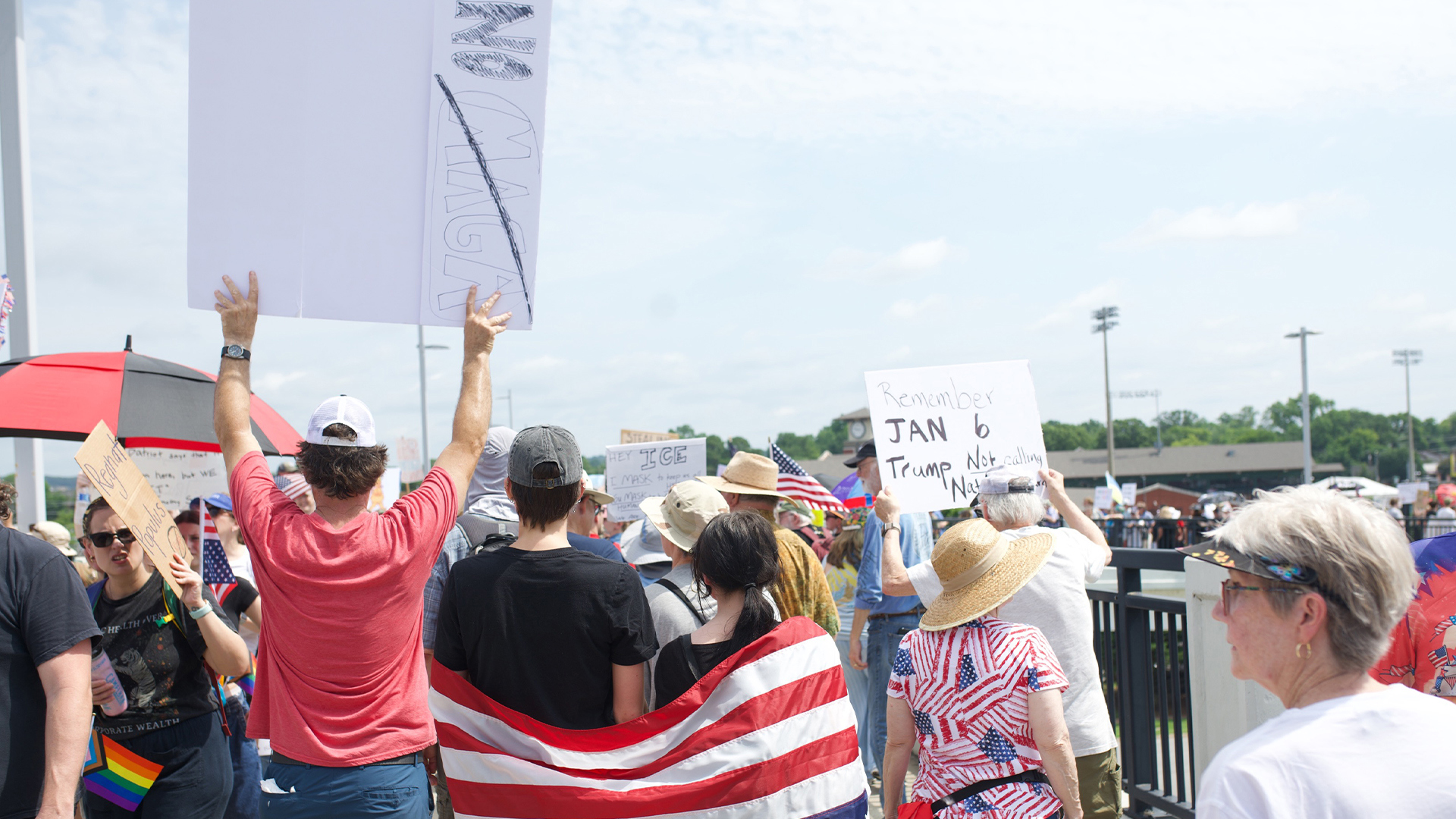Crowds gather in Little Rock for 'No Kings' protest against Trump ...