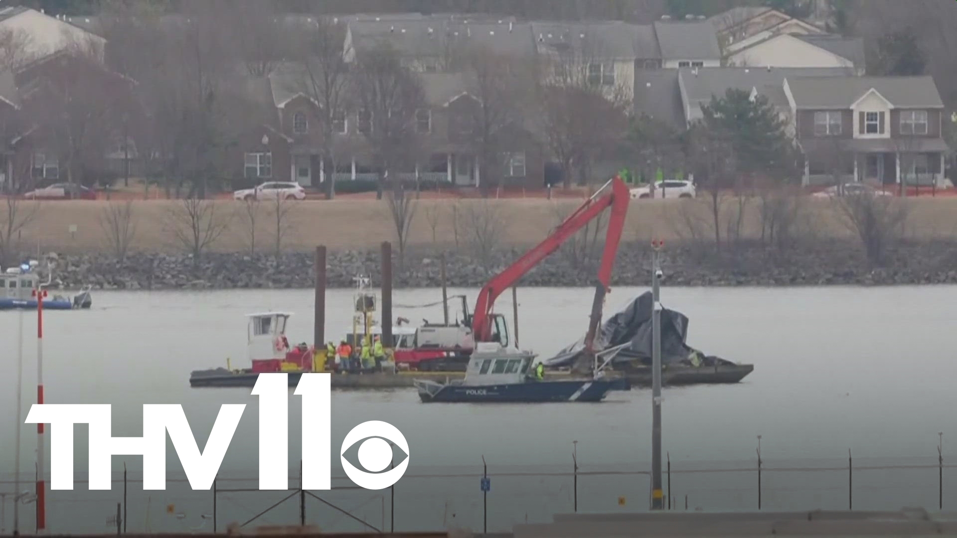 Aircraft in Washington, D.C. collision now being pulled from Potomac ...