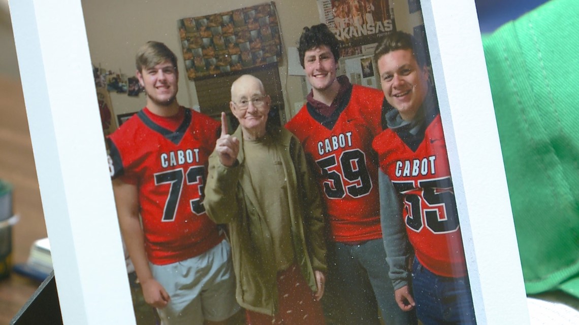 Super-fan of Cabot football never misses the play-by-play | thv11.com