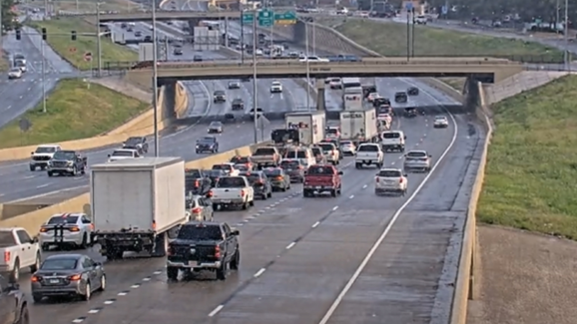 Lanes clear after stalled vehicle on I-30 in Little Rock | thv11.com