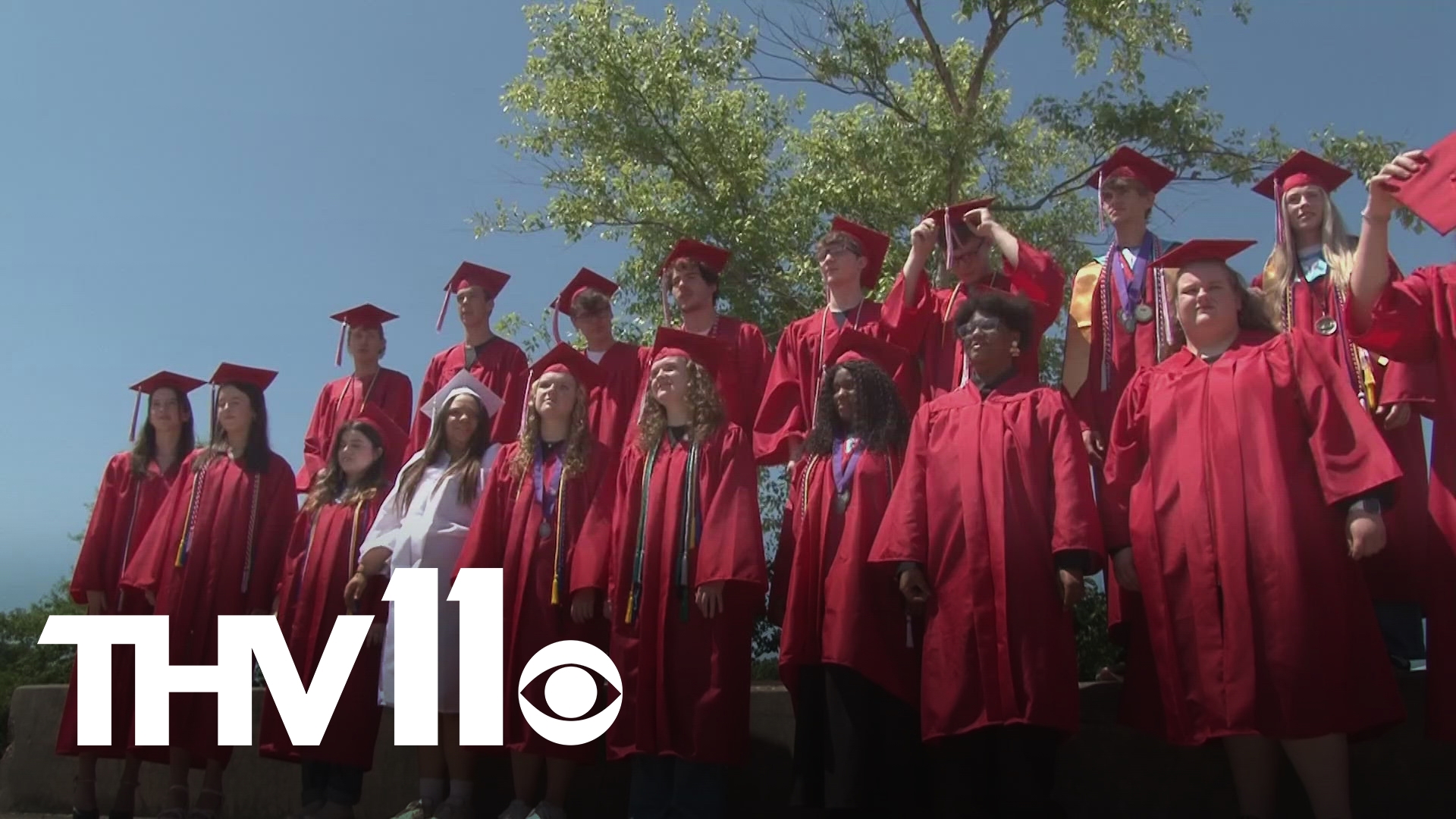 11 sets of twins set to graduate from Arkansas high school | thv11.com