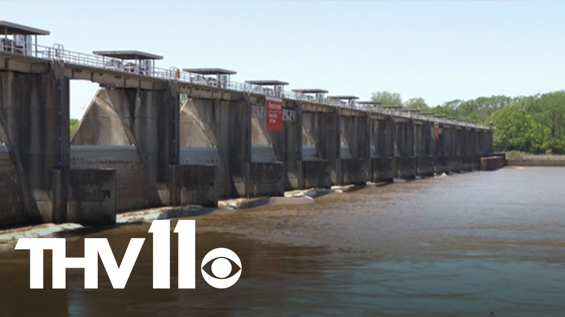 Loose barge slams into Terry Lock and Dam on Arkansas River | thv11.com