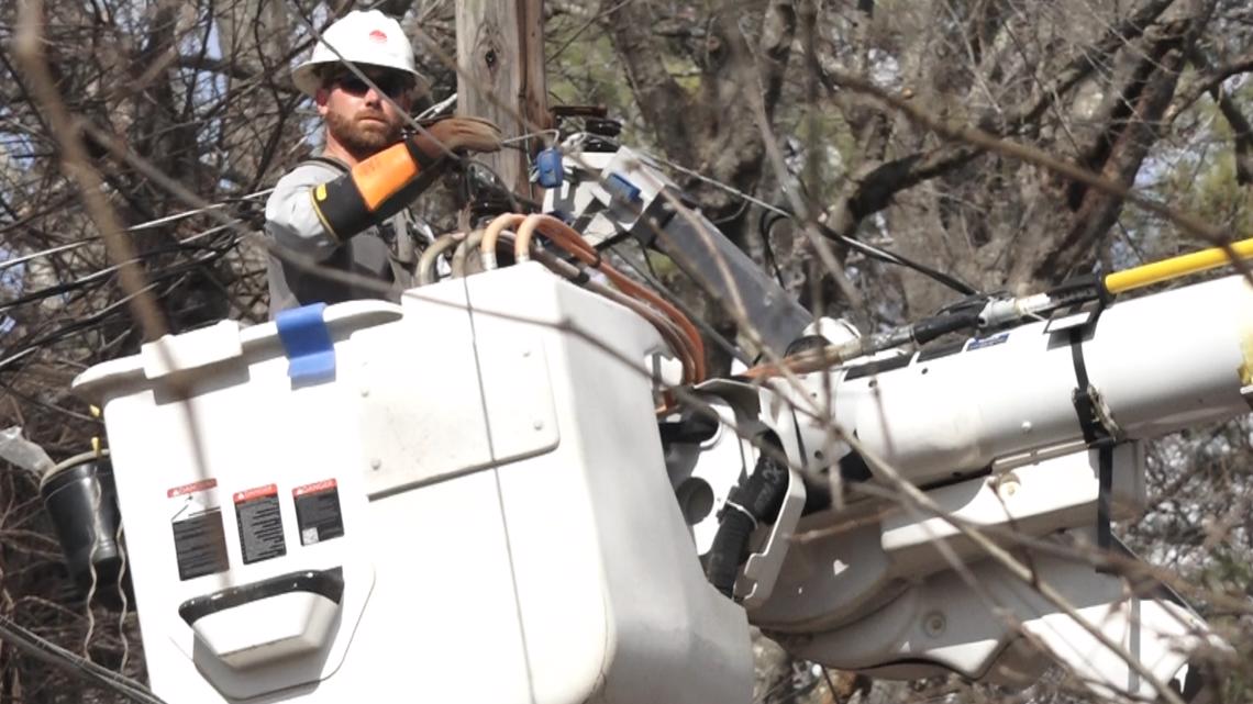 Arkansas crews continue working to restore power | thv11.com