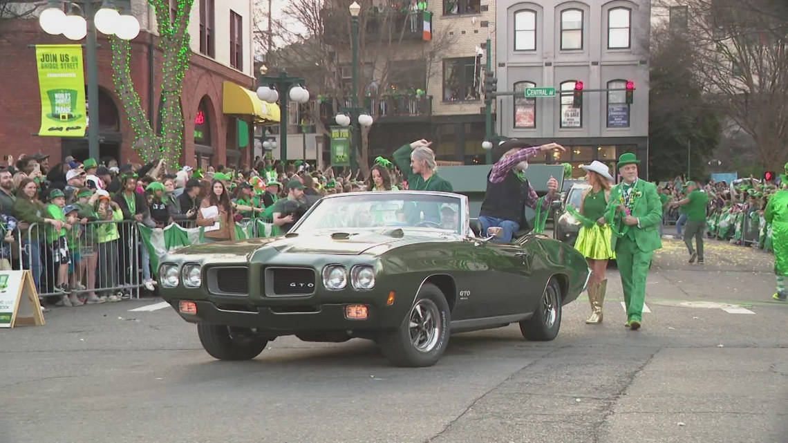 Thousands attend World's Shortest St. Patrick's Day Parade | thv11.com