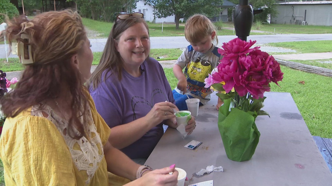 Family keeps Shannon Hills' snowball shop alive after heartbreaking ...