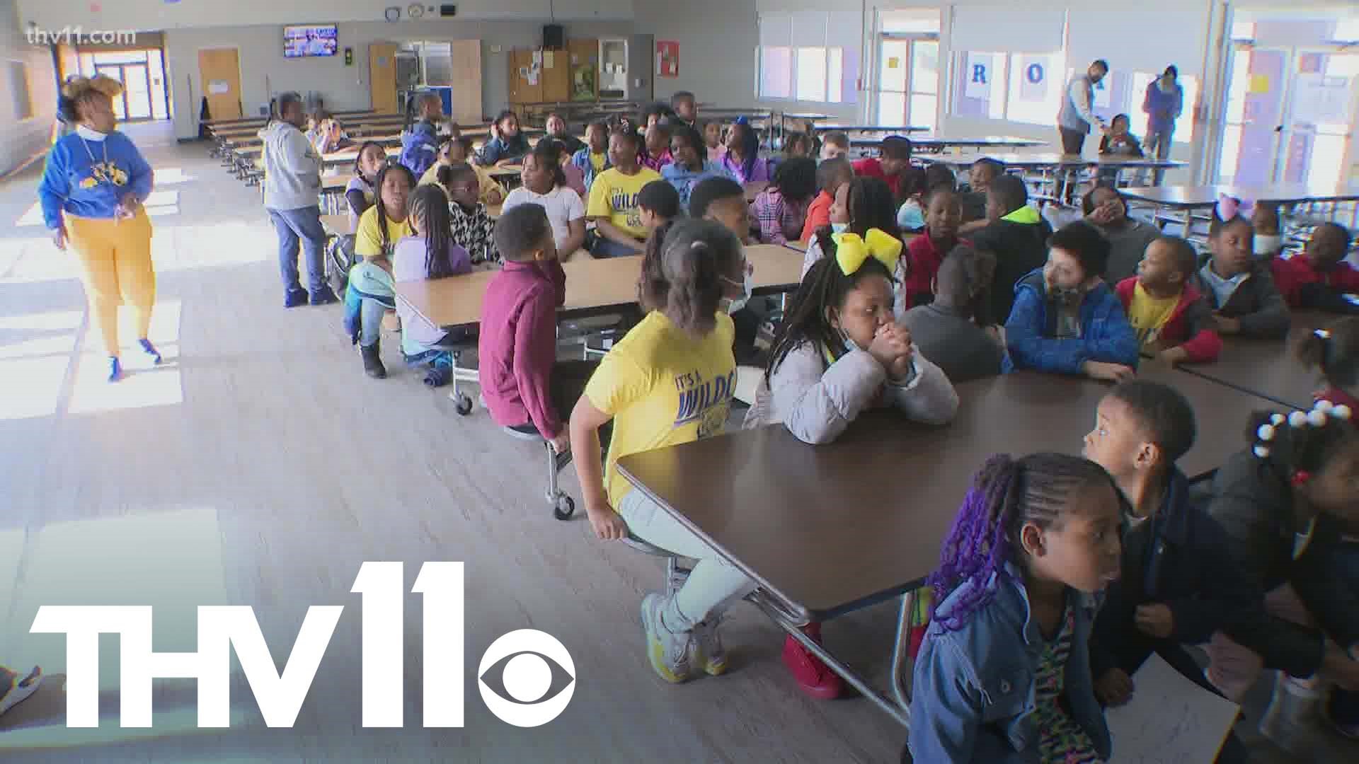 Little Rock students get free shoes for reading | thv11.com