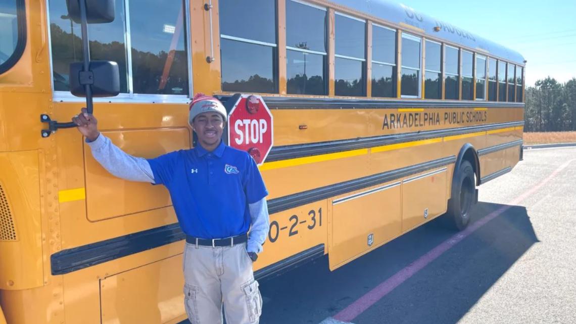 Arkansas college student becomes youngest bus driver in the state ...