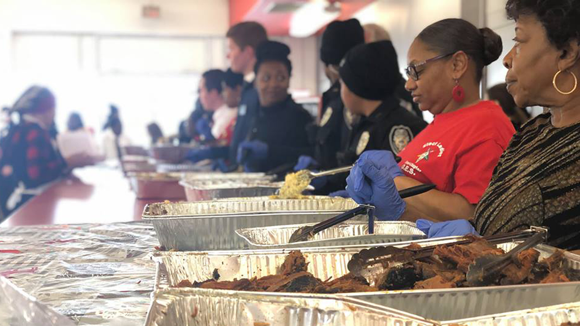 Annual potluck in Pine Bluff celebrates Christmas for 10th year | thv11.com