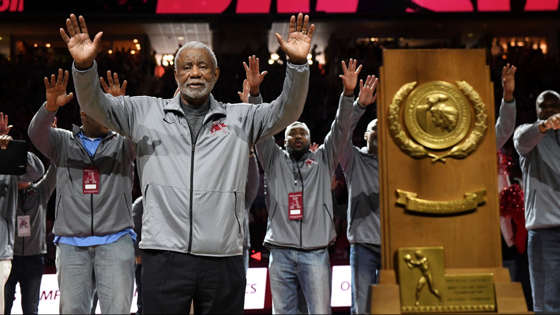 University of Arkansas to name basketball court after Nolan Richardson ...