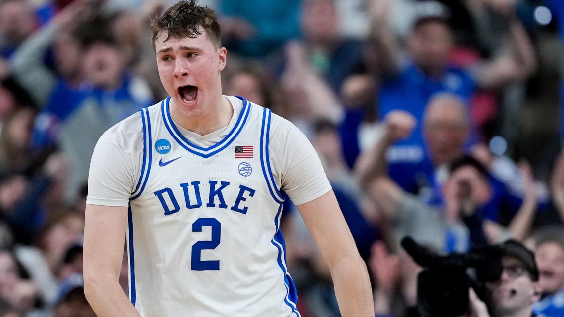Flagg named AP men's college basketball player of the year | thv11.com