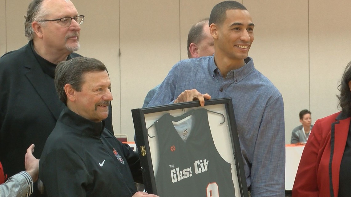 Toledo firefighter Copeland now friends with ref's life he saved ...