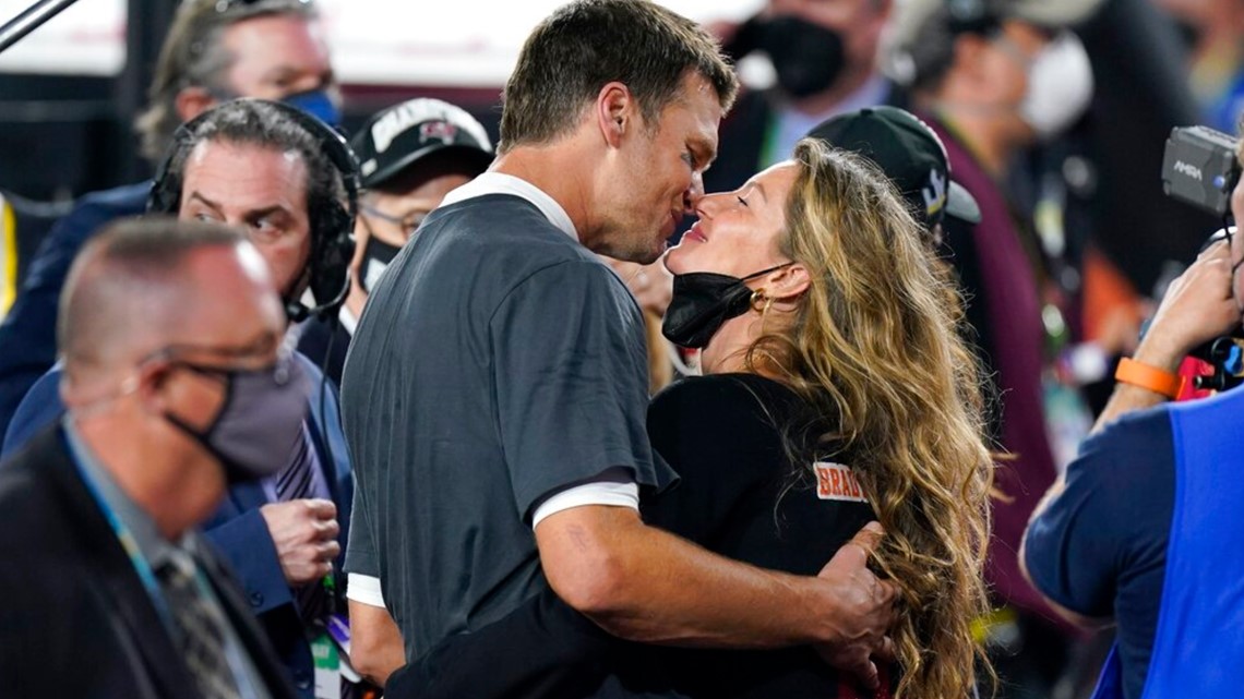 Report: Tom Brady and Gisele Bündchen hire divorce attorneys | thv11.com