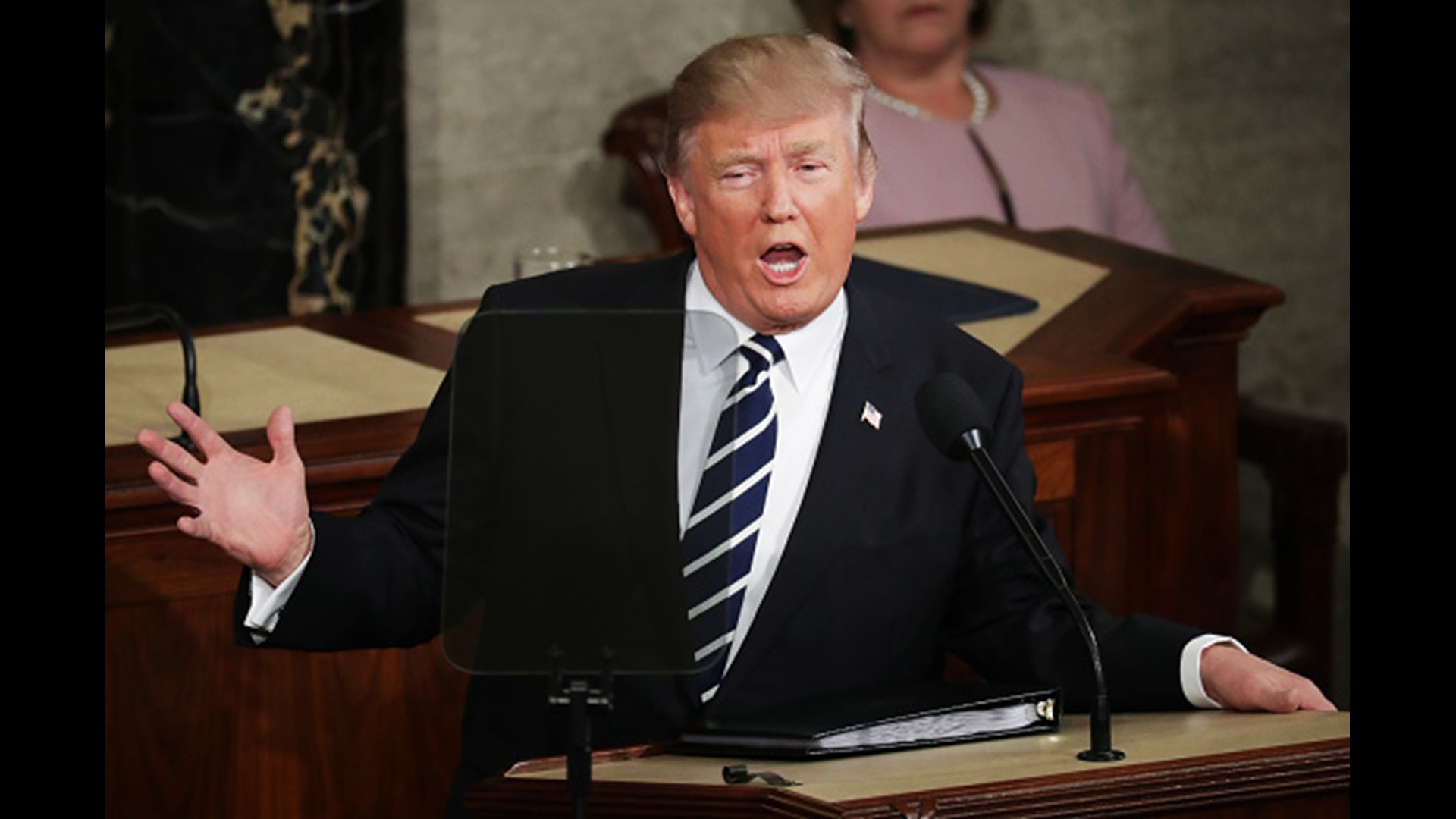 Sequins in Congress: Melania sparkles for Trump's speech | thv11.com